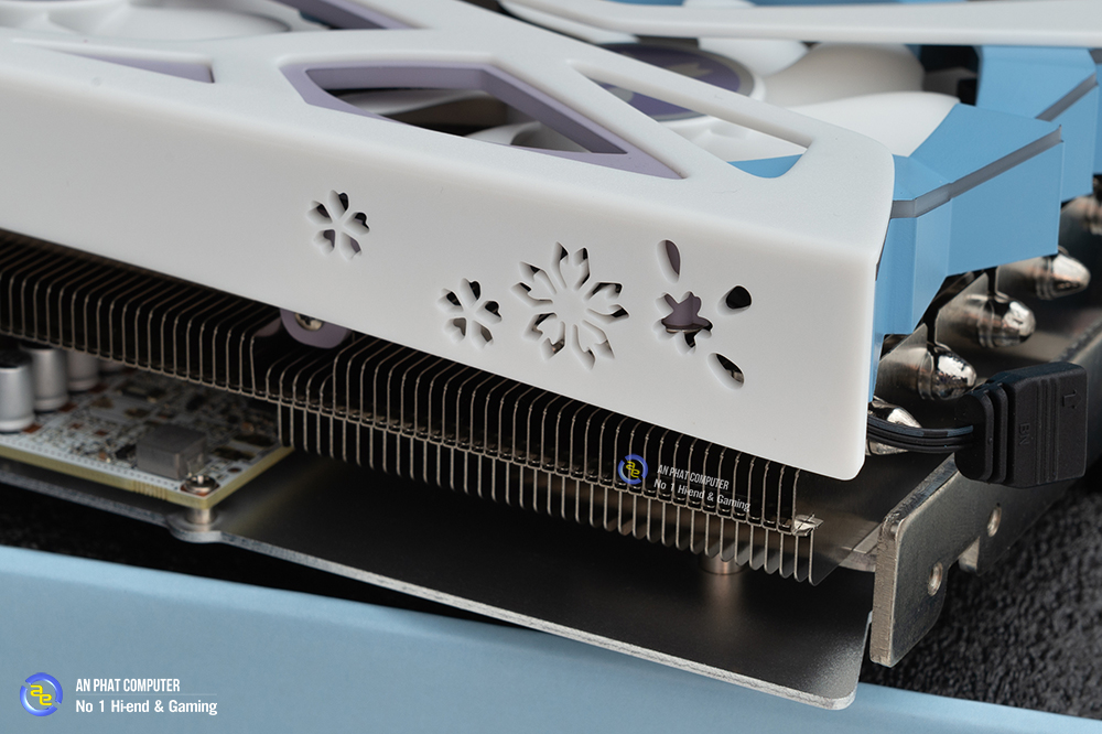 Đánh giá Yeston RTX 3080 Sakura Hitomi - Sắc hoa anh đào nở rộ - Tiến ...